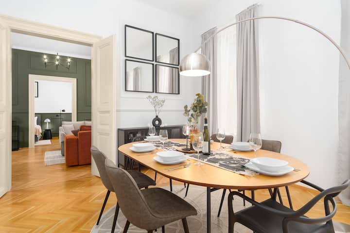 Glam Suite • With Luxury Bath • 7min>dancing House! - Prague
