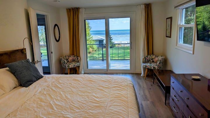 Cozy Home On Beach: Kayaks, Ps5, Foos & Volleyball - Herman, WI