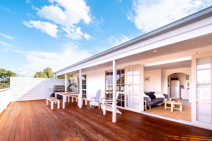 The Shack - Sunny Beach House Sweeping Water Views - Bicheno