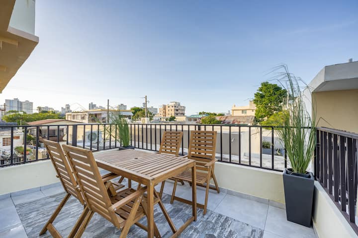 Urban Retreat Steps Away Beach With Balcony - Ac - San Juan