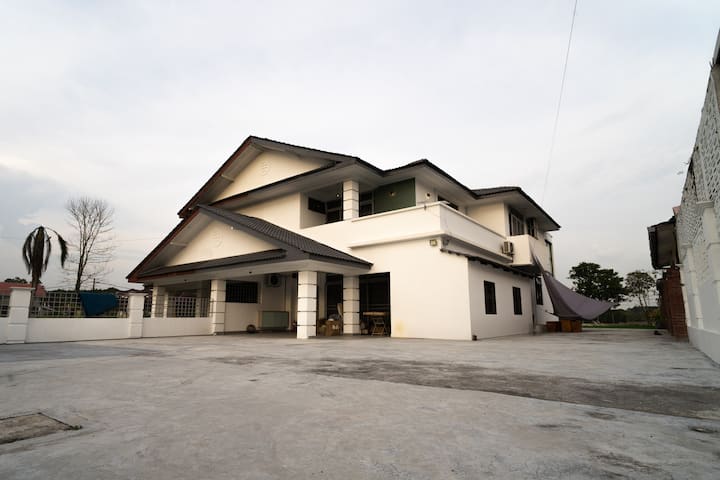 Homestay@ Senai Utama (Can Sleep Up To 34 Pax) - Kulai