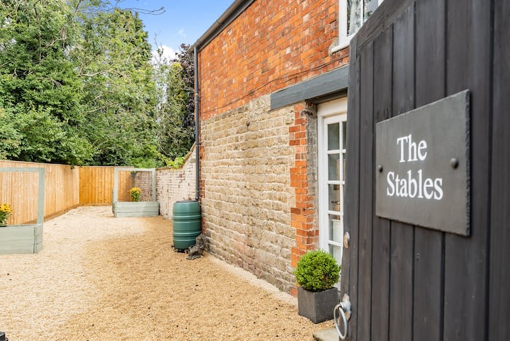 2 Bedroom Cottage In Old Town - Swindon