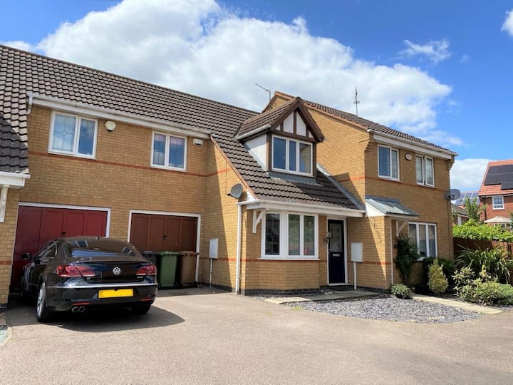 Charming Home In Wellingborough - ウェリングボロー