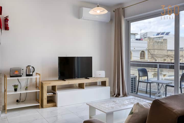 A Lovely 2br Home, In The Centre Of Marsaxlokk - Malta