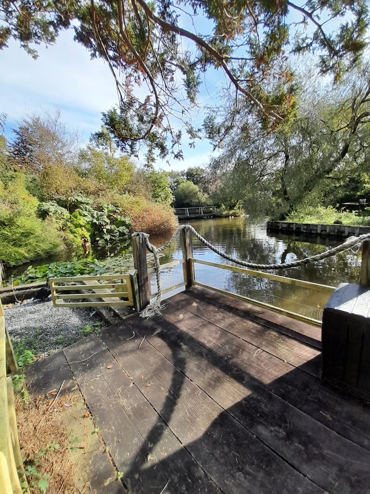 Lakeside Retreat - Carmarthen