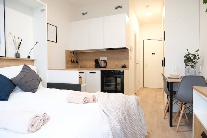 Parking*new | Prague Deluxe Studio 207 Netflix - Praga