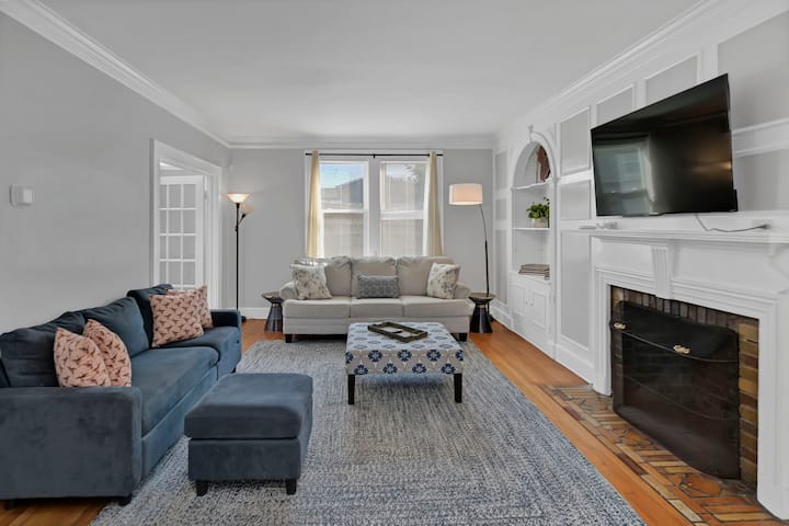 Spacious Home On Gervais | 4br 2ba | Downtown - Columbia, SC