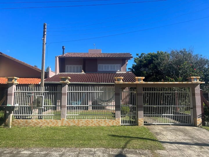 Aconchegante Sobrado Com Piscina à 250mts Do Mar! - Tramandaí