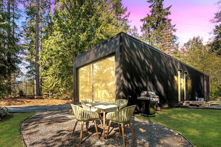 Nymph Falls Luxury Eco-cabin + Dog/bike/ski Heaven - Cumberland, BC, Canada