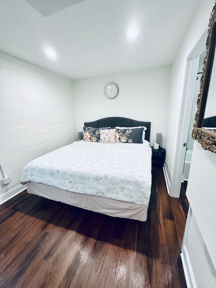 1 King Br With Style And Elegance - Greenville, SC