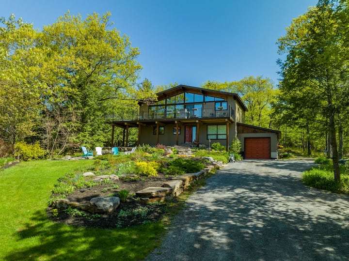 Scenic Lakeview Retreat With Forest Trails - Huntsville