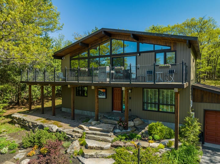 Scenic Lakeview Retreat With Forest Trails - Huntsville