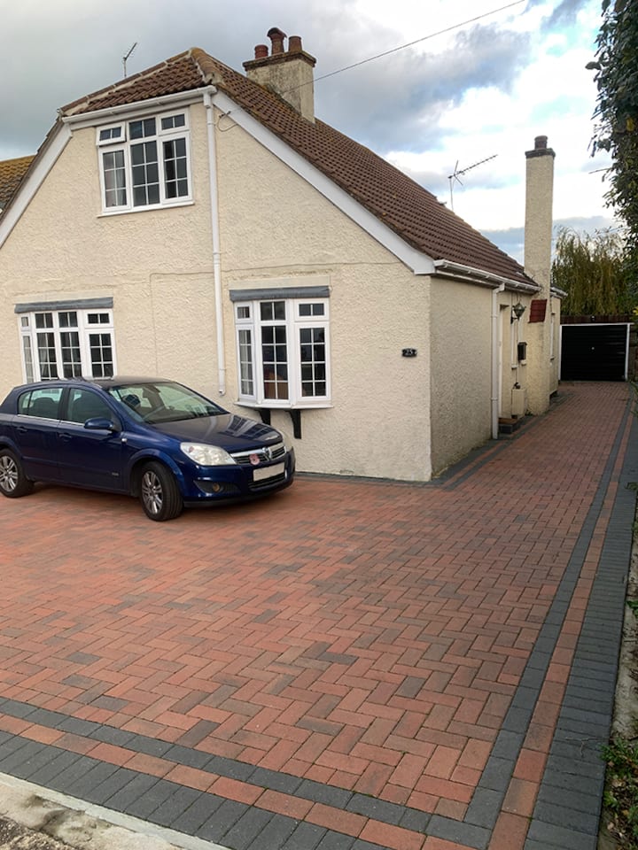 Sea View 3-bed Detached House - Herne Bay