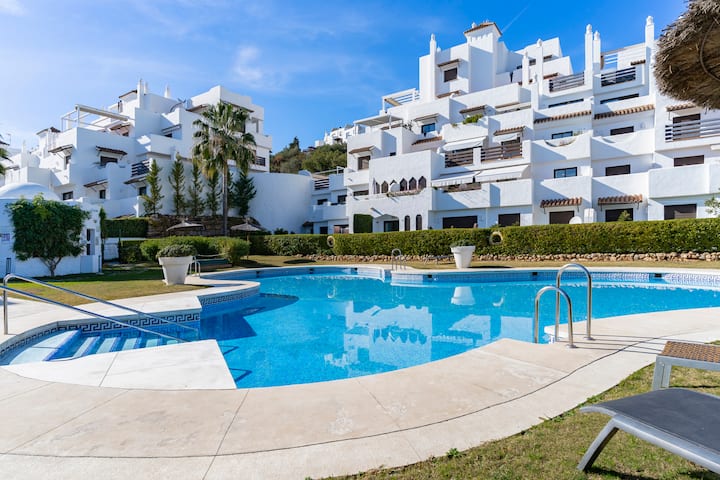 Waterfront 2br Stay W/ Pool & Garden Views - Estepona