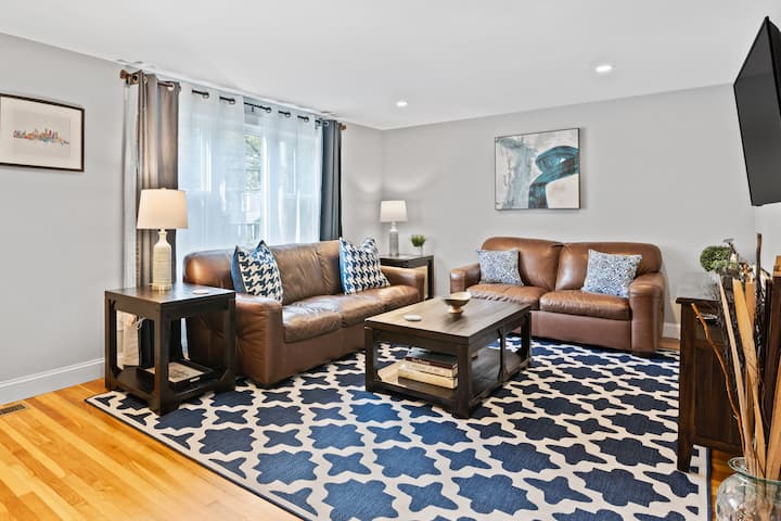 #1 Completely Remodeled 3br Arlington Heights Unit - Waltham, MA