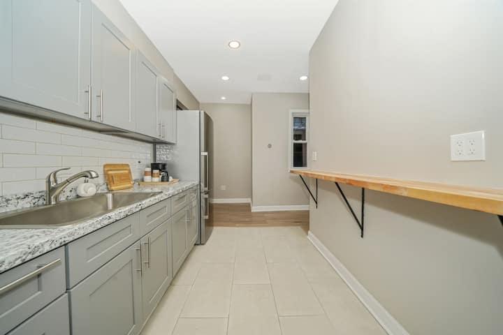 Bedroom - 35 Mins To Manhattan, Walk To Fordham! - The Bronx, NY