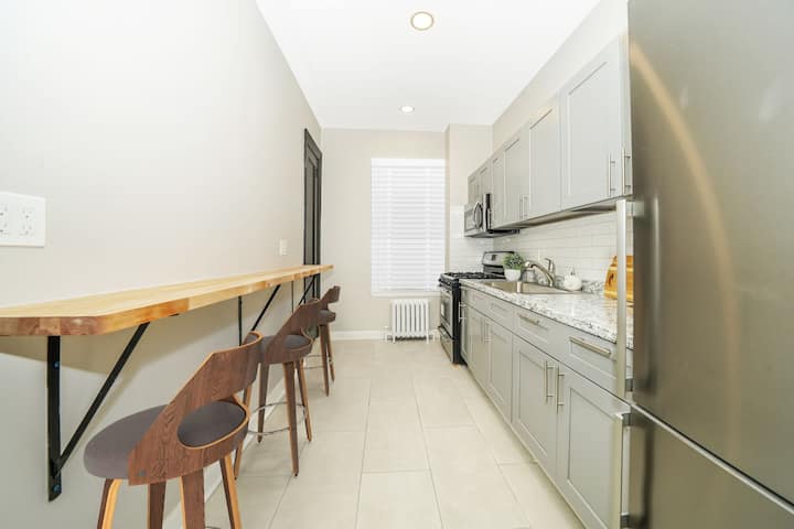 Bedroom - 35 Mins To Manhattan, Walk To Fordham! - The Bronx, NY