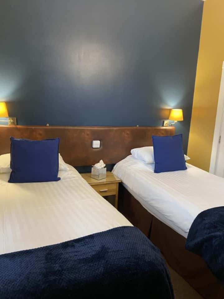 Twin En-suite Room #R09 - York