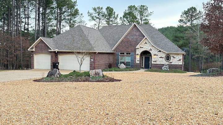 Popular Golf Retreat -Granada's 18th- Open Concept - Hot Springs Village, AR