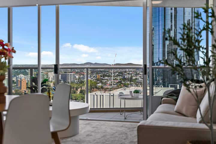 Mountain View 2br W/ King Bed, Pool, Gym & Sauna - Brisbane