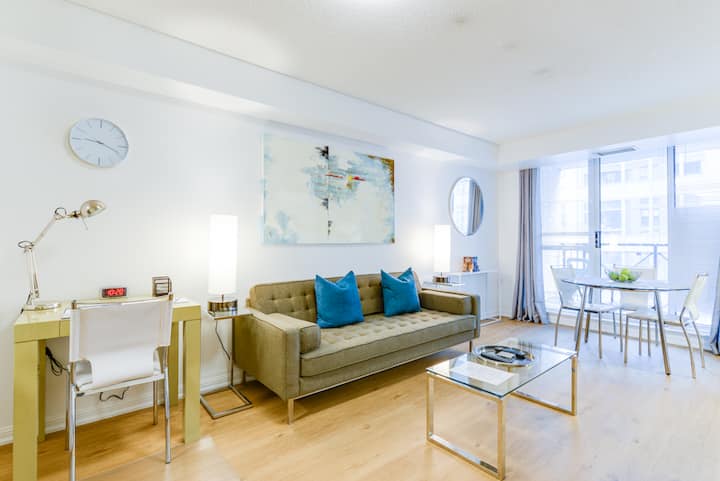 2 Bed + 2 Bath Condo In Awesome Downtown Location - Toronto