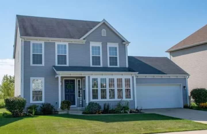 New! 8 Bed Home 20 Min From Notre Dame - South Bend, IN