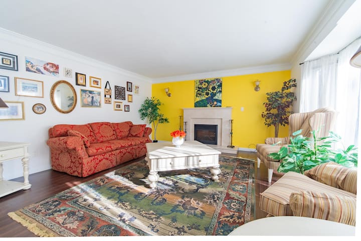 6br Spacious Family Home | Private Yard | Central - British Columbia