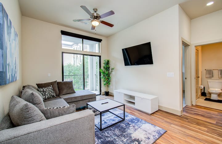 The Escape | Luxury And Central - South Acres / Crestmont Park - Houston