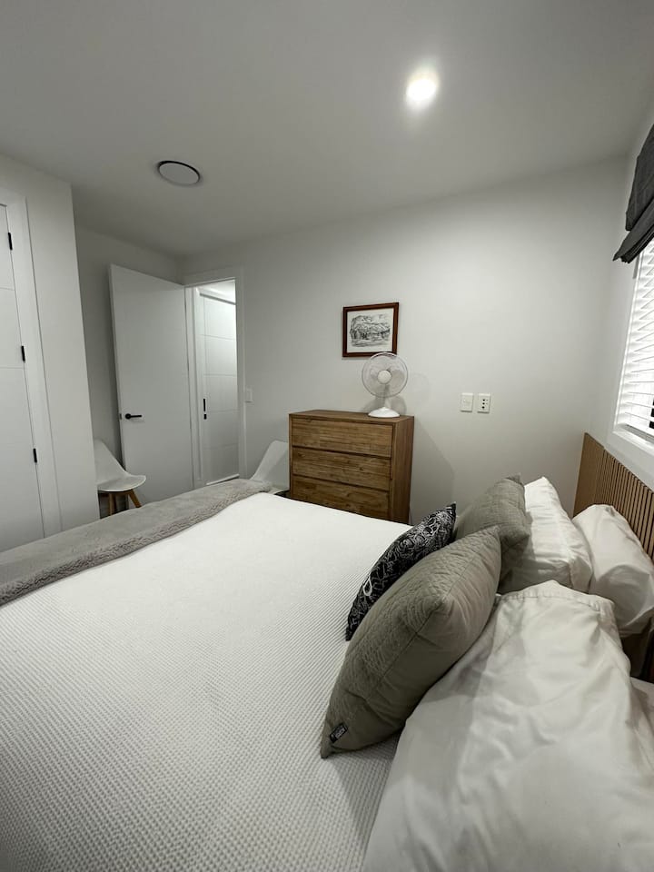 Orewa - Modern - 1brm Studio - Waiwera