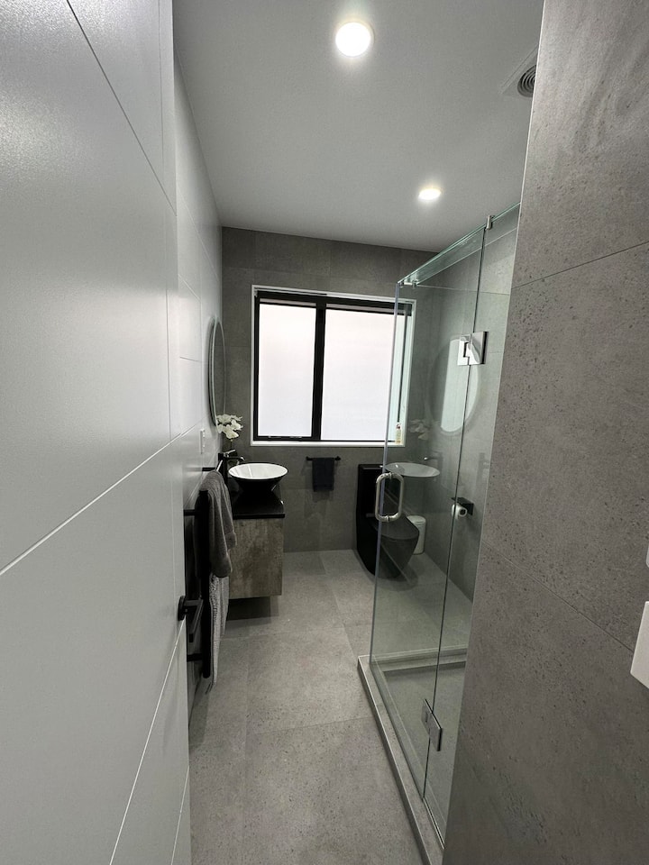 Orewa - Modern - 1brm Studio - Waiwera