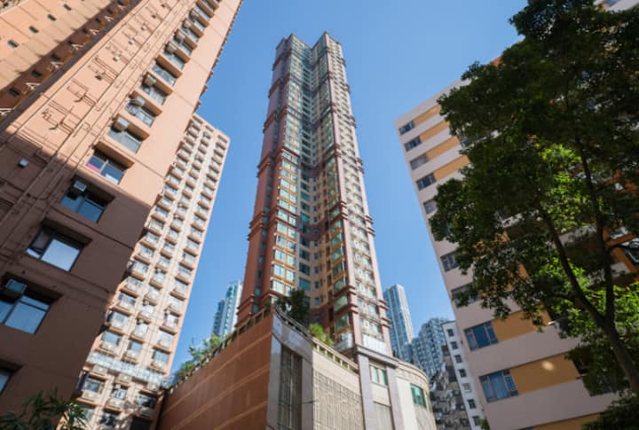 High-rise 2 Bedroom In Mid Level - Sheung Wan