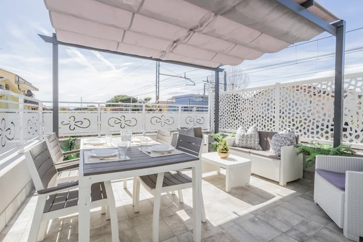 Splendido Appartamento Con Parcheggio E Terrazza - Riccione