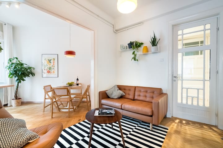 Cismigiu Serenity: 1br Flat With Scenic Balcony - Romania