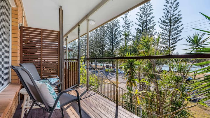 Koala Park Getaway + Amazing Beach Views & Access - Gold Coast