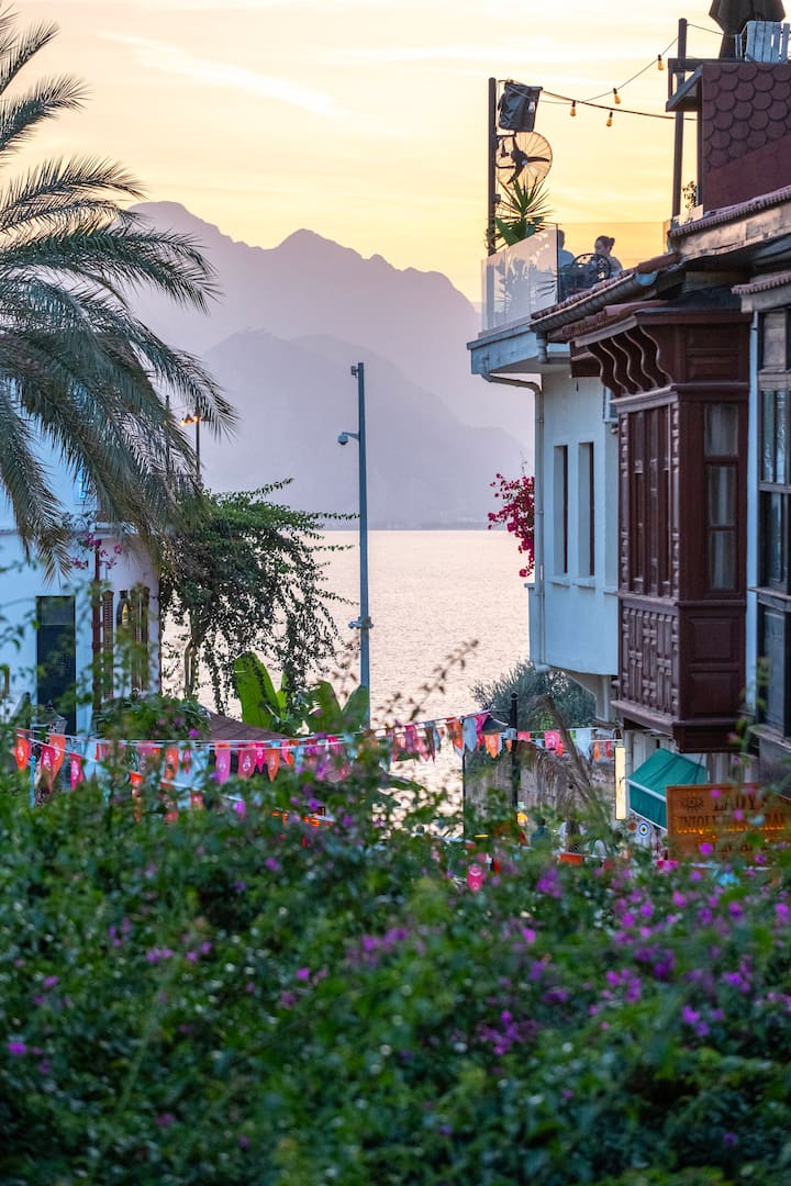 Antik Roma ŞEhrinde 100 Yıllık Deniz Manzaralı Ev - Antalya