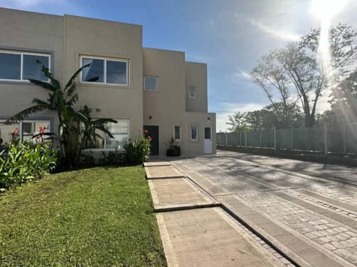 Excelente Casa En Barrio Cerrado - Bella Vista