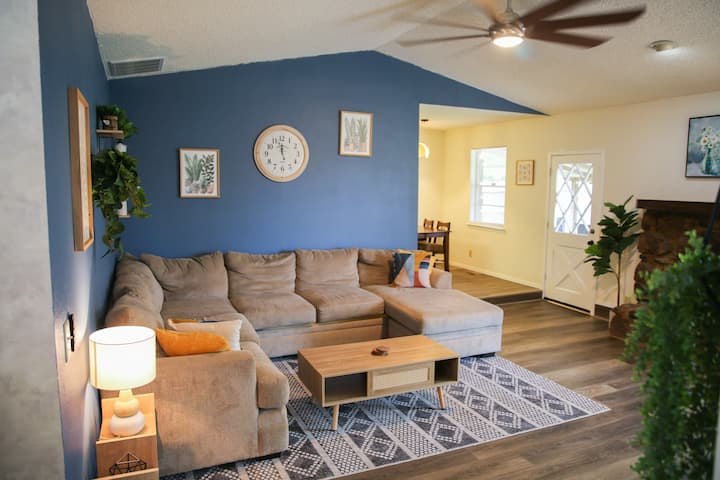Broken Arrow Home -Cozy Design, Family Friendly - Broken Arrow, OK