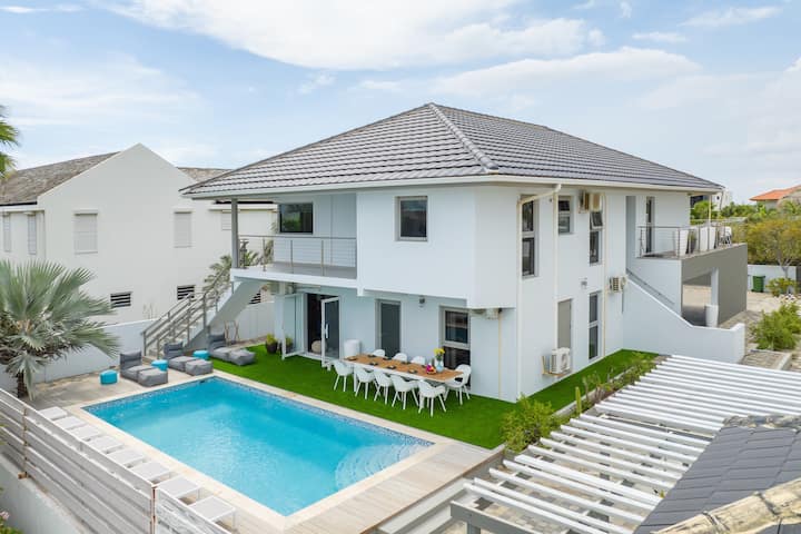Luxe Villa Met Twee Zwembaden! - Curaçao