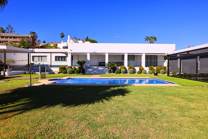 Villa De Lujo Costa Del Sol Con Piscina-jacuzzi - Spain