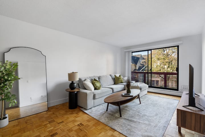 Cozy & Modern 1-bedroom Condo - Vancouver, WA
