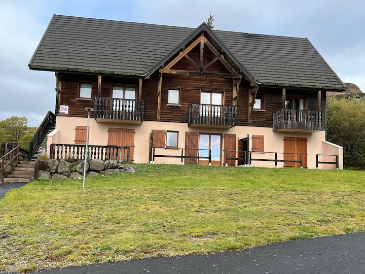 Appartement 4/6 Personnes Au Rdc - Chambon-sur-Lac