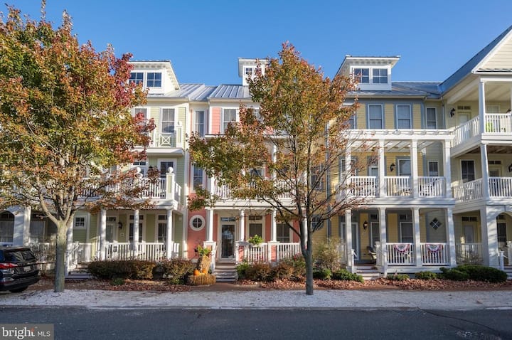 Beachy Sunset Island Townhouse! - Ocean City