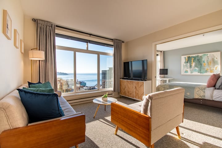 Luxurious 2br Penthouse With Water View Seattle! - Seattle, WA
