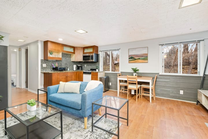 1 Bed, 1 Bath Studio In Quiet Residential Area - Wayzata, MN