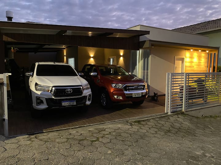 Casa A 700m Da Praia Dos Ingleses, 3 Dormitórios - Florianópolis