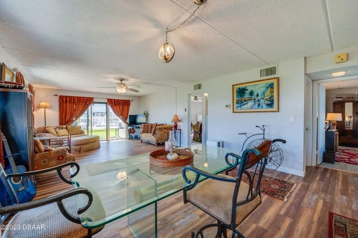 Oceanfront: Views From 4 Rooms - Ormond Beach