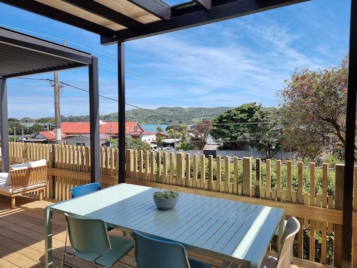 Brand New Walk To Town Retreat - Raglan