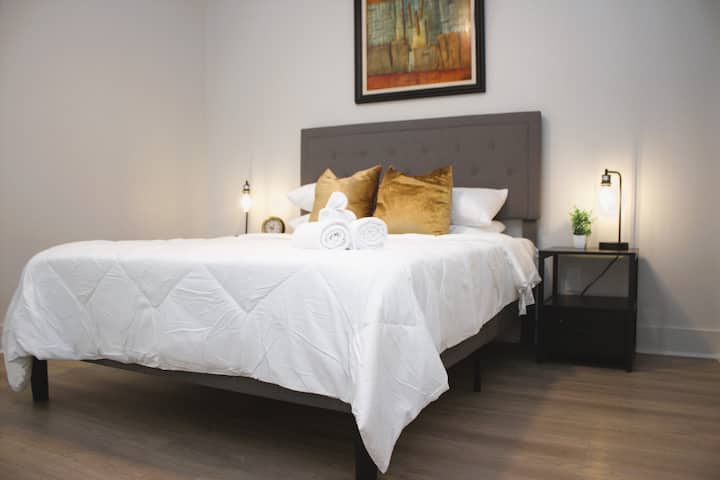 Chic Dallas Stay • Walk To Fun | Pool+free Parking - Dallas, TX