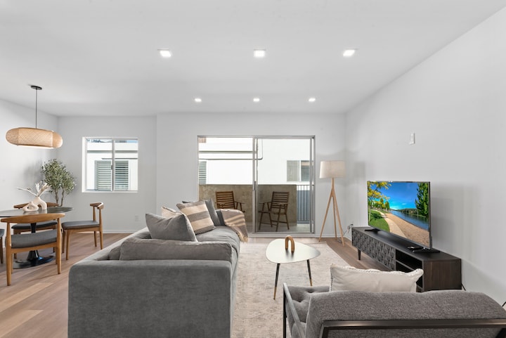 Central Santa Monica Modern Comfort Gem #2 - Santa Monica, CA