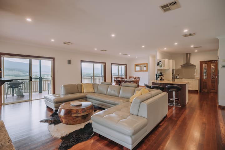 Terrace Views Farm Stay |Wildlife,serenity
Sleep 9 - Wollongong